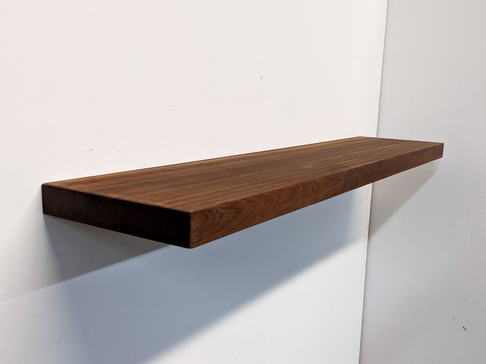 Long floating shelves in oak